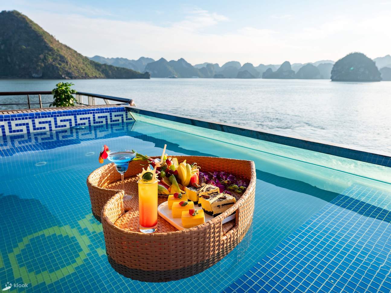 Jelajahi Perjalanan Pesiar Sehari Teluk Ha Long oleh Ambrose Cruise ...